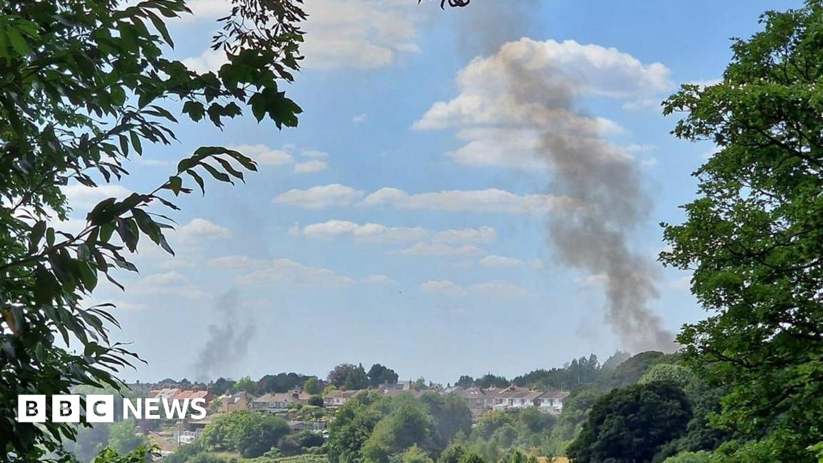 Fire in Devizes: Two separate blazes send smoke plumes over town - BBC News