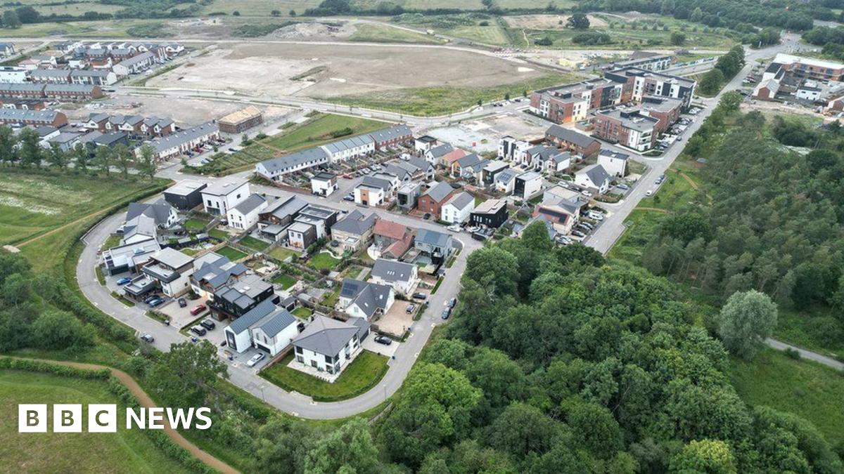 Bicester care home plan for self-build development approved - BBC News