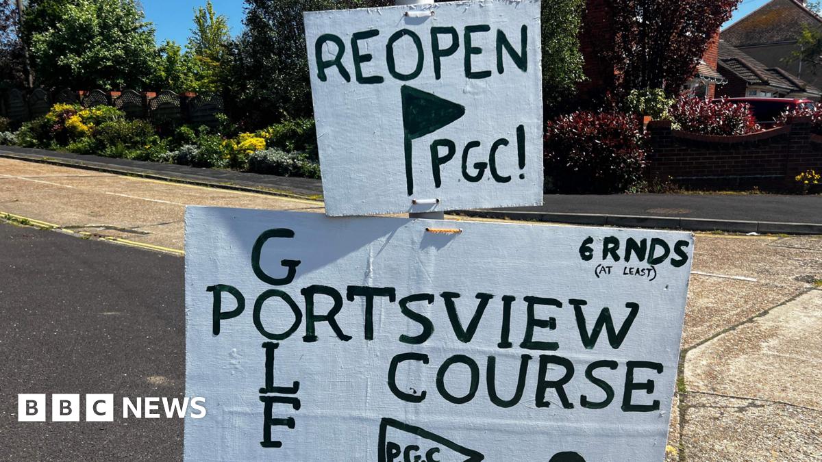 Portchester joke golf course signs reinstated in pothole protest - BBC News
