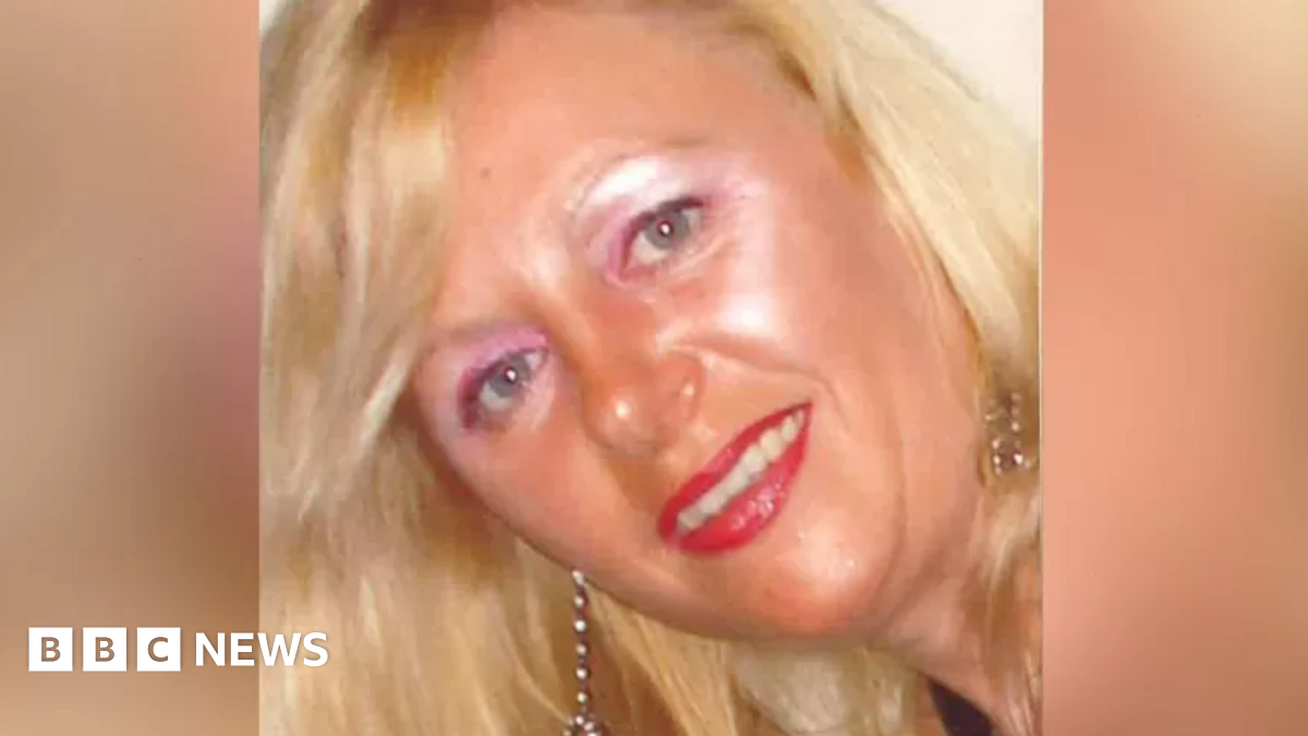 Richard Satchwell guilty of murder after burying wife under stairs - BBC News