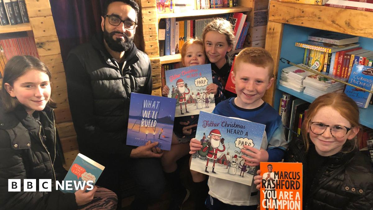 Bradford: Charity opens 32 new libraries in city's schools - BBC News