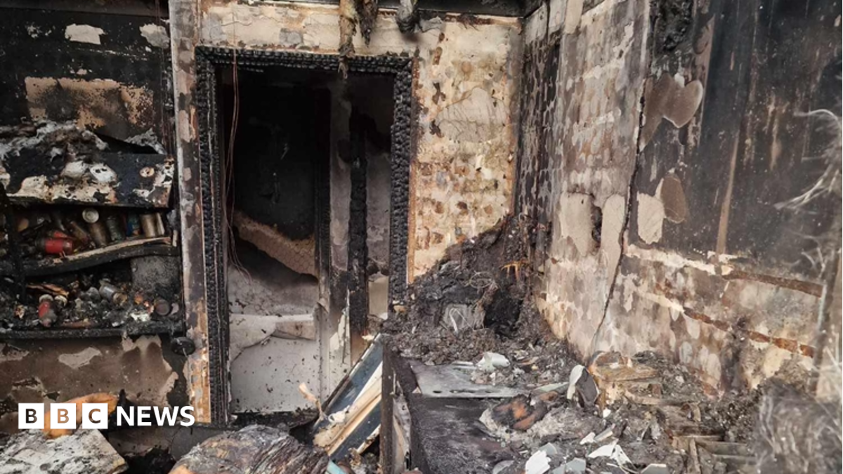 Family 'lose everything' in Chapel St Leonards fire - BBC News
