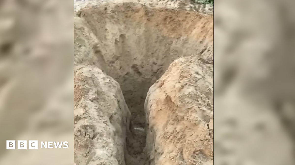 Beach danger warning after 6ft hole dug in sand in Polzeath - BBC News