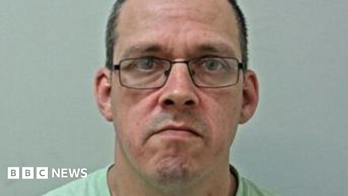 Morecambe paedophile Gary Wanless jailed for sex attacks on girl - BBC News