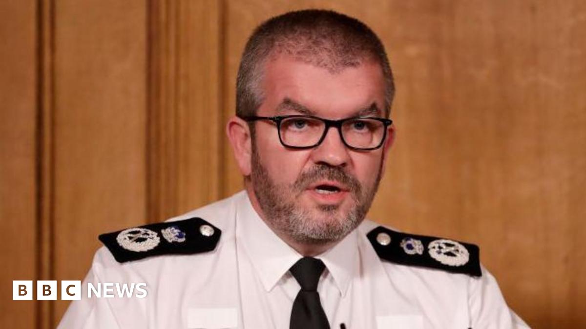 Ex-police chief to lead efforts to tackle small boats - BBC News