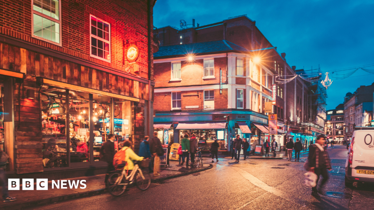 New role created to champion Oxford's nightlife - BBC News
