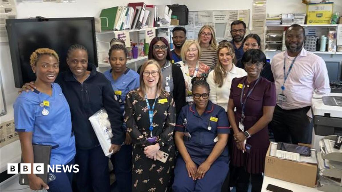 Technology helps Kent NHS treat patients at home - BBC News