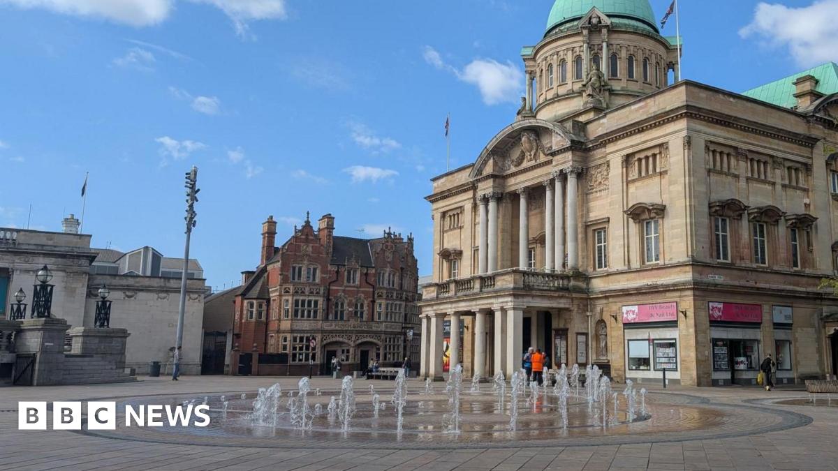 Hull fountains reopen after water safety fears - BBC News