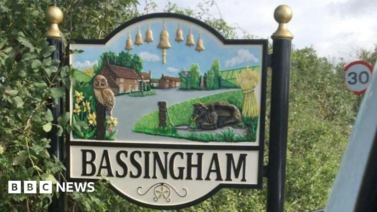 Bassingham: Mother and daughter guilty of stalking neighbours - BBC News