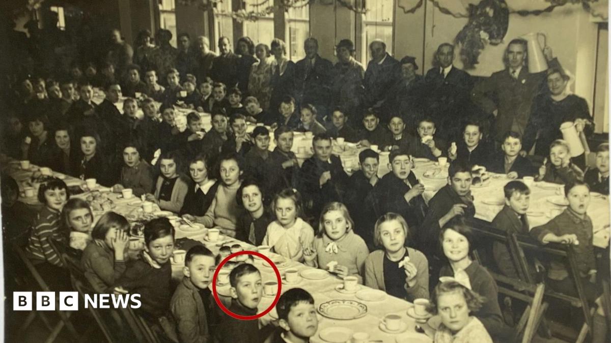 WW2 evacuee asks others sent to Minehead to get in touch - BBC News