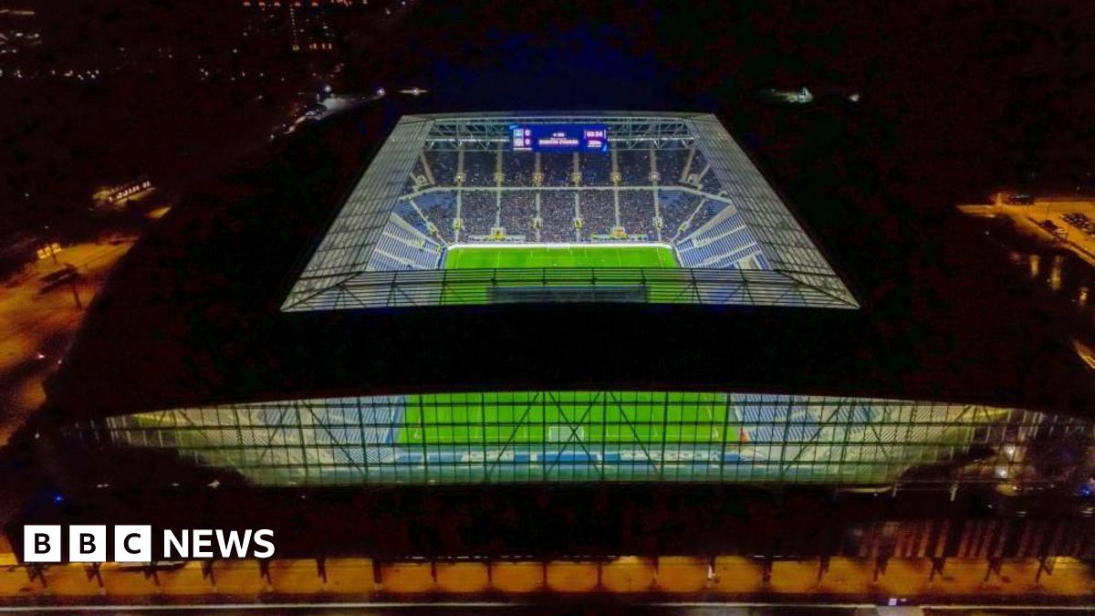 Everton fans pen open letter over stadium transport concerns - BBC News