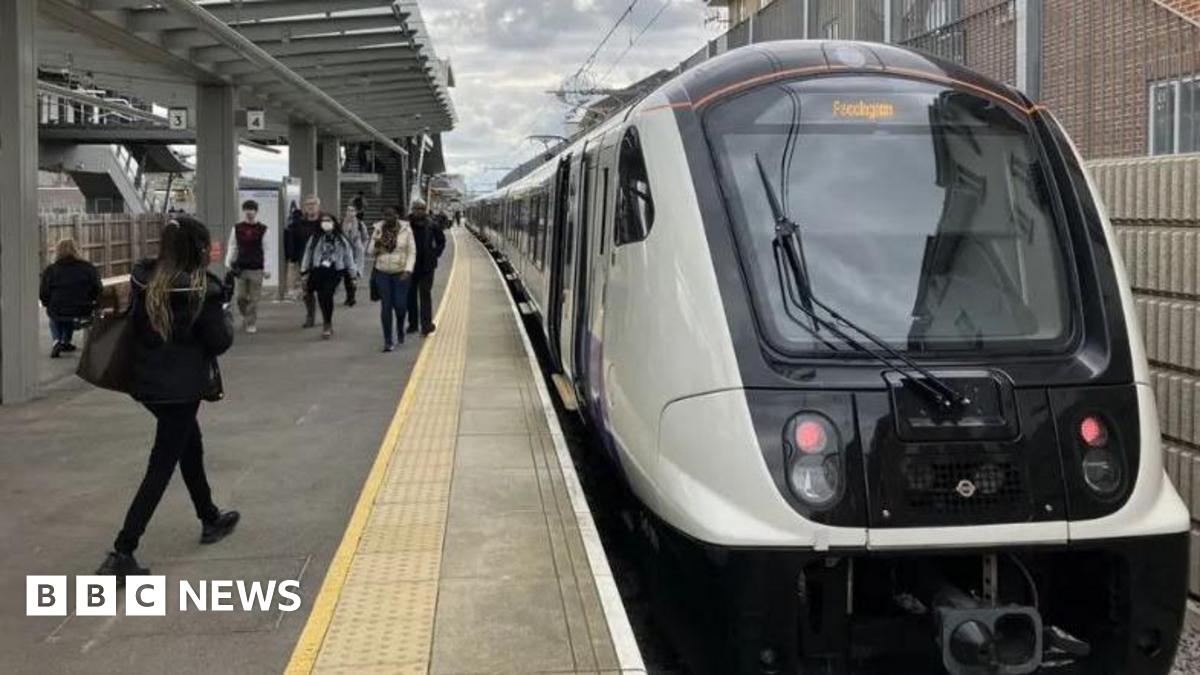 Ebbsfleet: MPs call for extension of Elizabeth line into Kent - BBC News