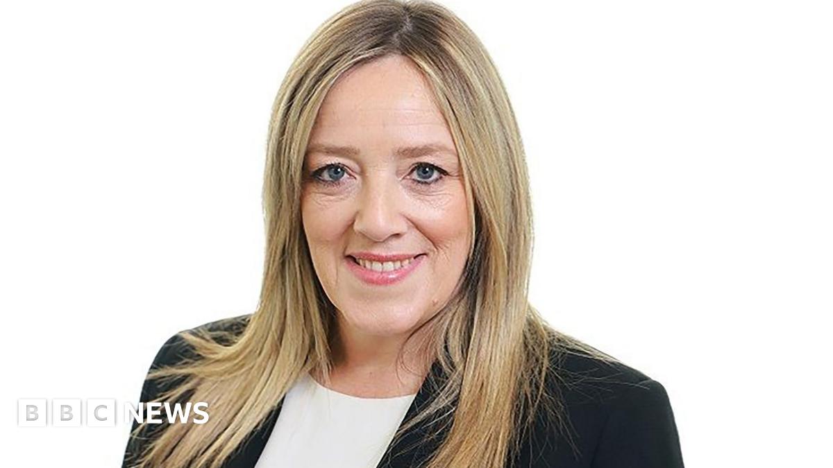 South West Water boss Susan Davy to retire - BBC News