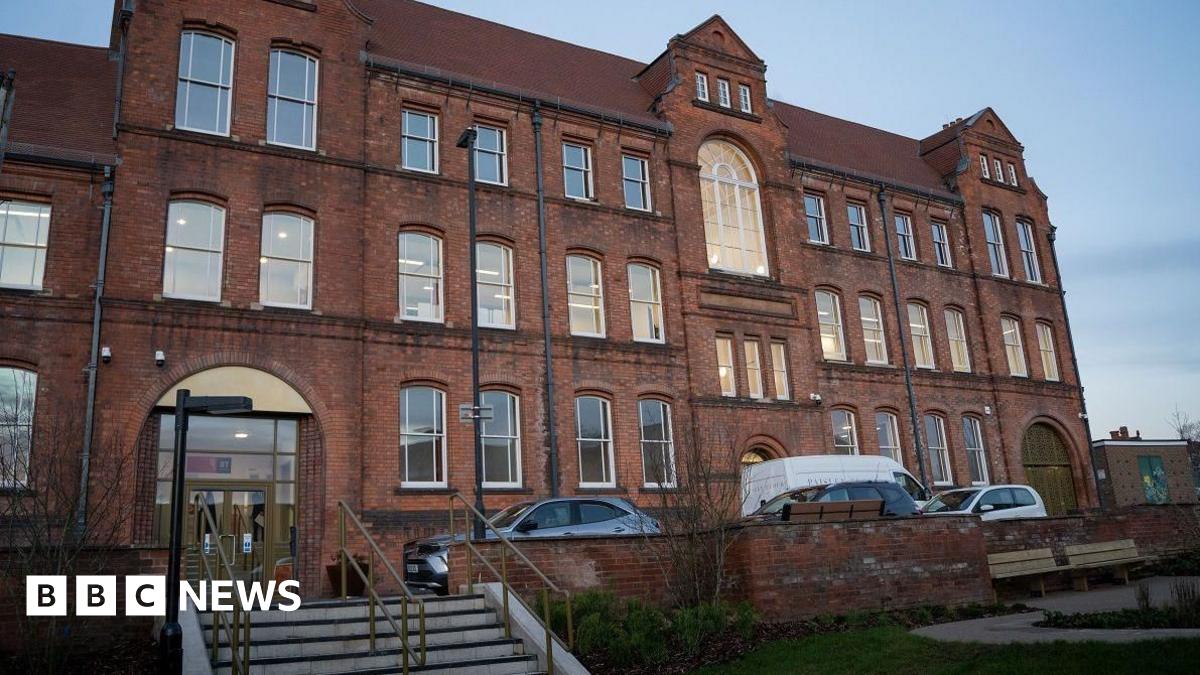 Kidderminster creative hub 'breathes new life' into former court - BBC News