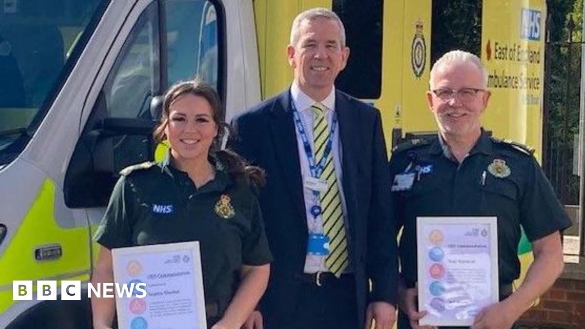 Southend paramedics saved boy's life during violence - BBC News