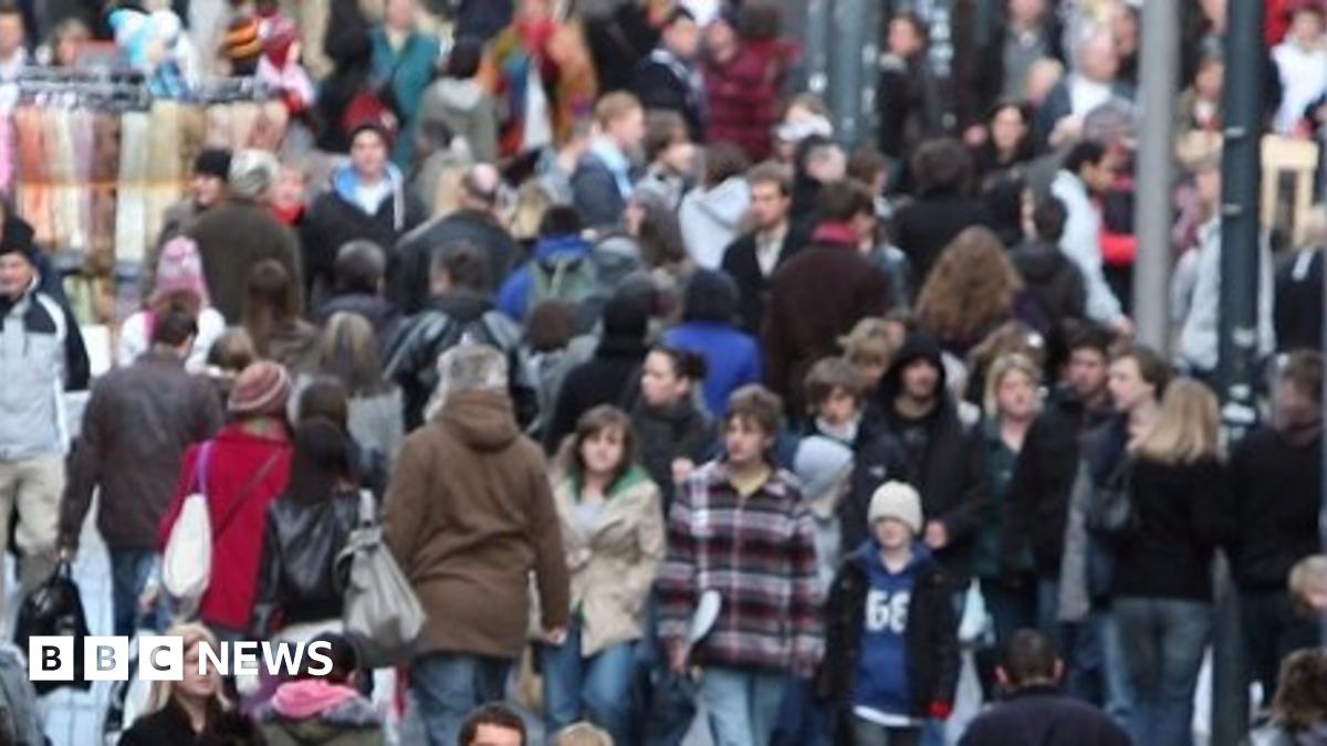 Almost a million under-25s jobless - BBC News