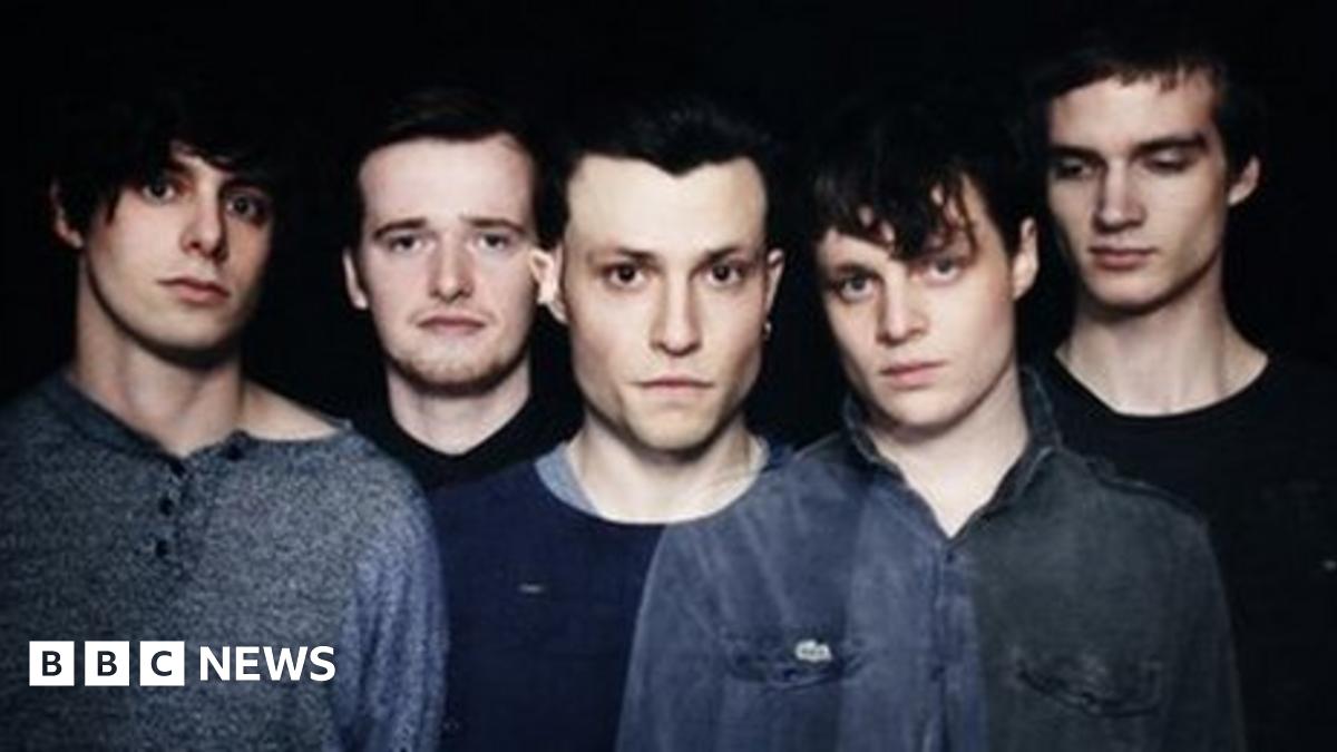 Maccabees track down elusive rapper - BBC News