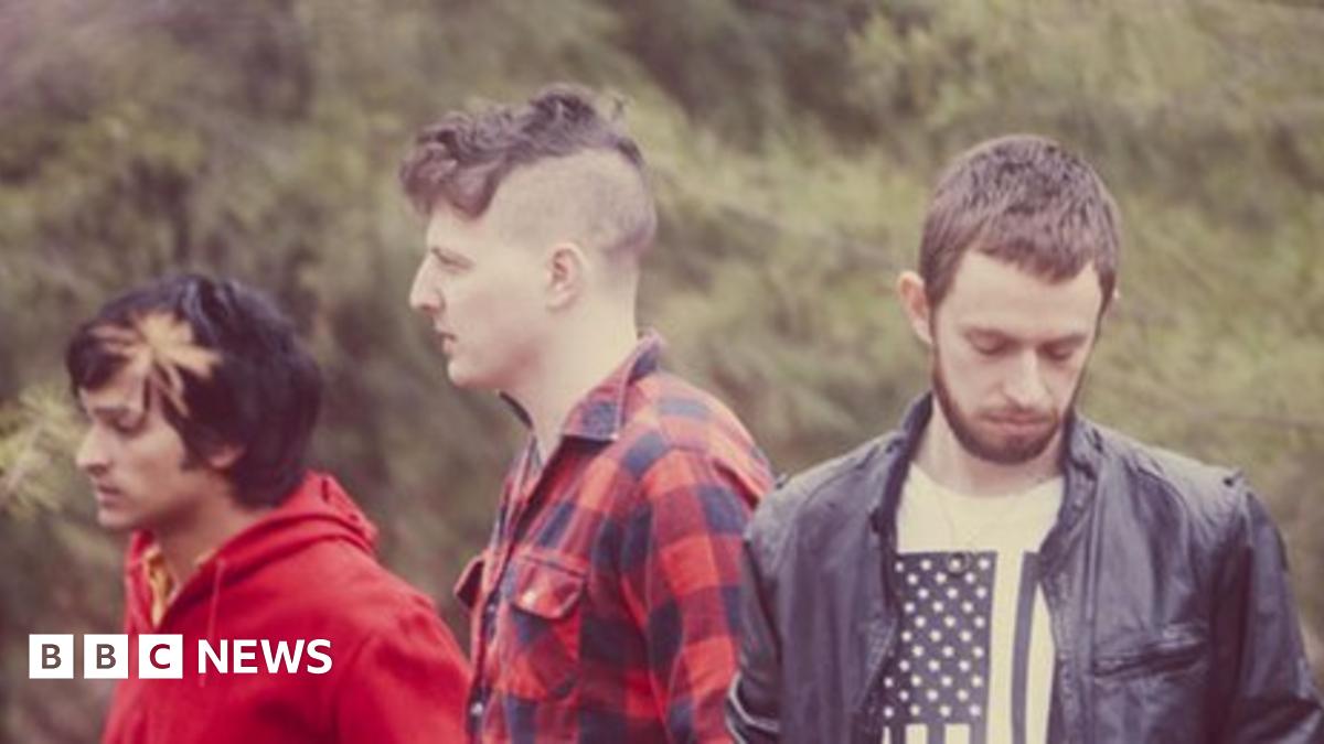 Yeasayer rekindle spirit of Woodstock - BBC News