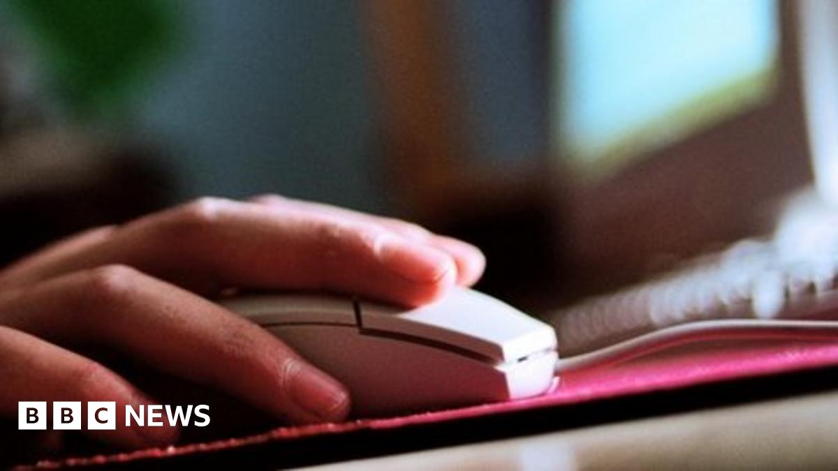 Pupils 'bypassing school internet security' - BBC News