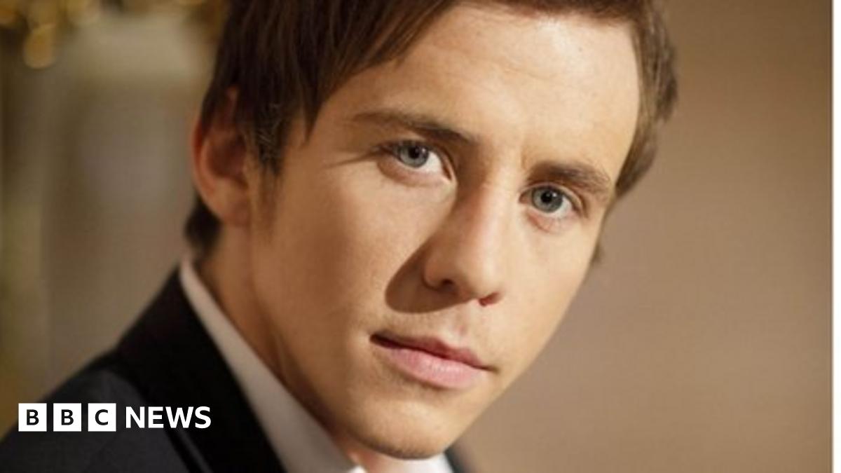 McFly's Danny Jones wants to make 'opera cool' - BBC News