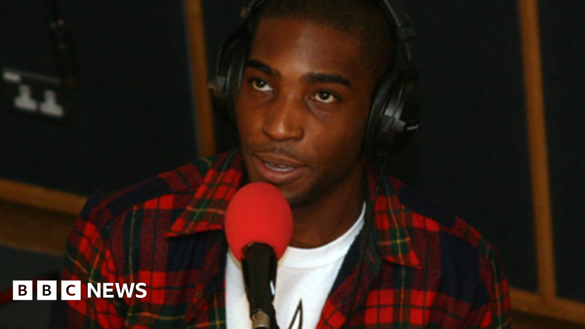 Midweek chart shows Tinie Tempah 'to stay' number one - BBC News