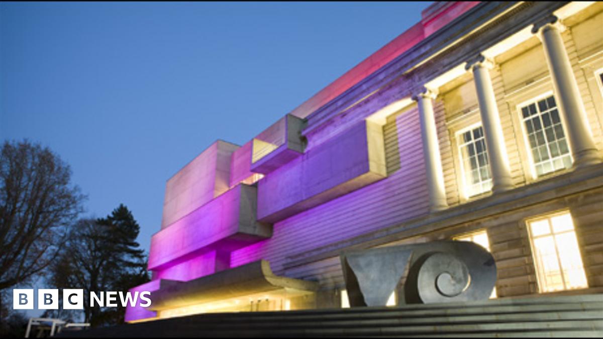 McCausland hails Ulster Museum Art Fund Prize win - BBC News