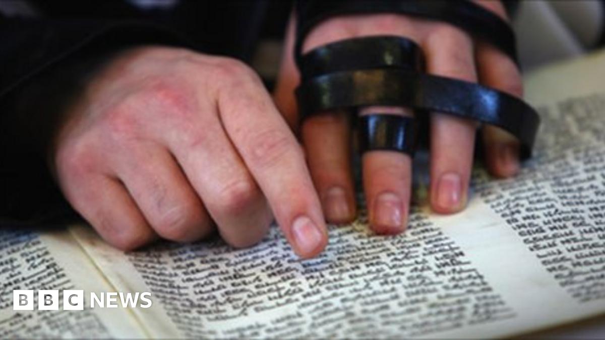 Row rages over defining who is a Jew - BBC News