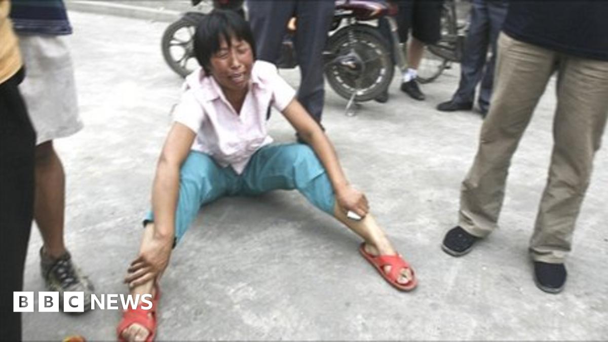 Tractor rampage attack in China kills 11 - BBC News