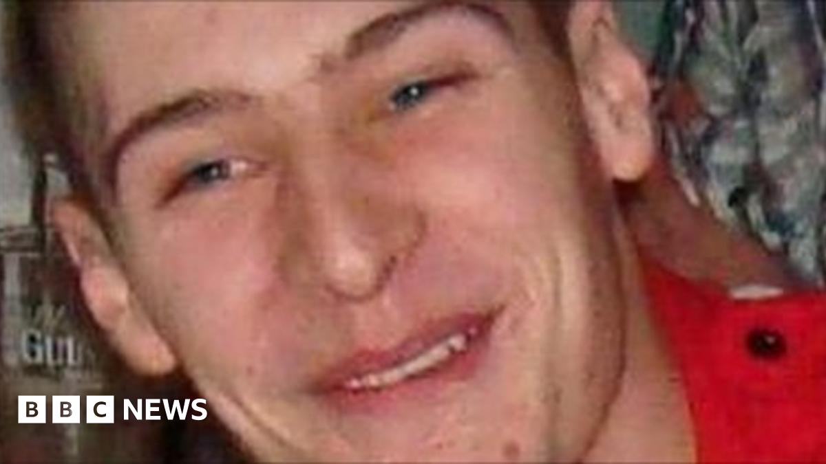 Police disciplined over James Fenton investigation - BBC News