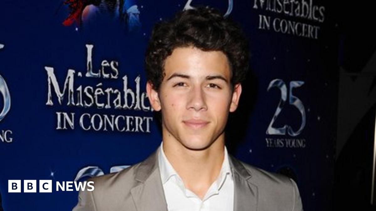 Nick Jonas 'emotional' at end of London theatre run - BBC News