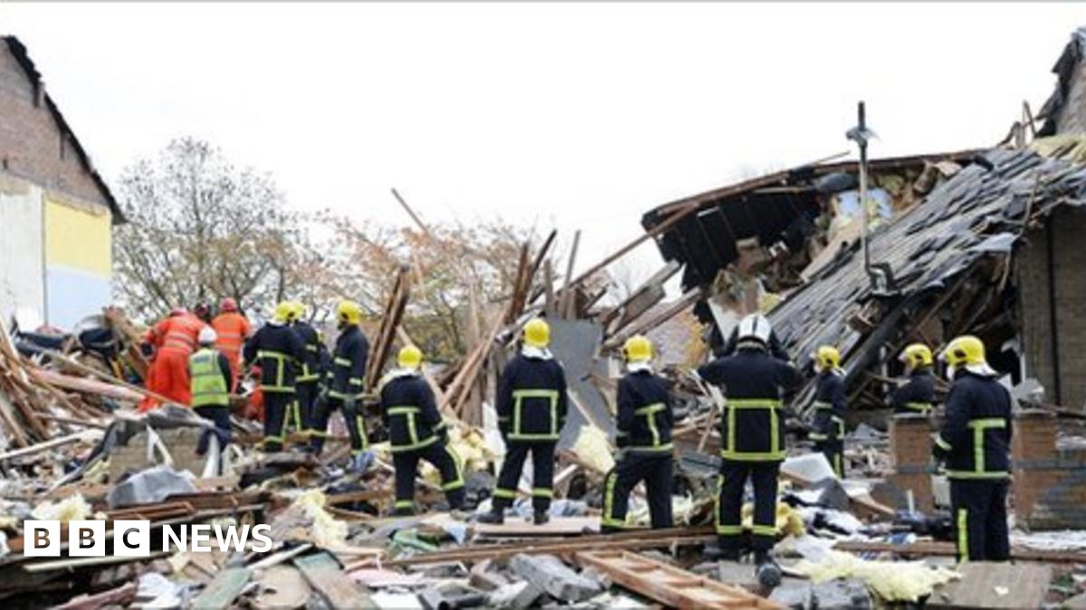 Fifteen people injured in Salford gas explosion - BBC News