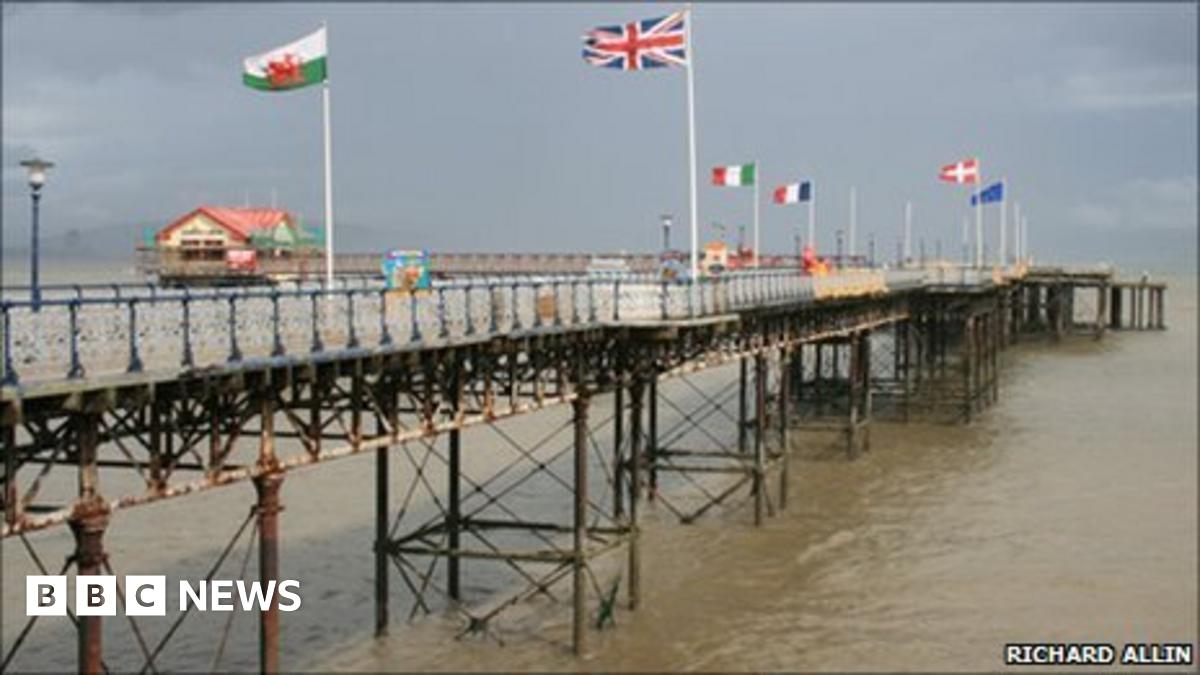 £39m Mumbles Pier waterfront homes decision backed - BBC News