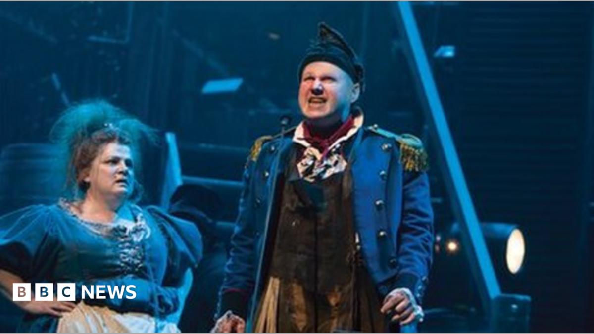 Matt Lucas finds 'refuge' in the world of musicals - BBC News