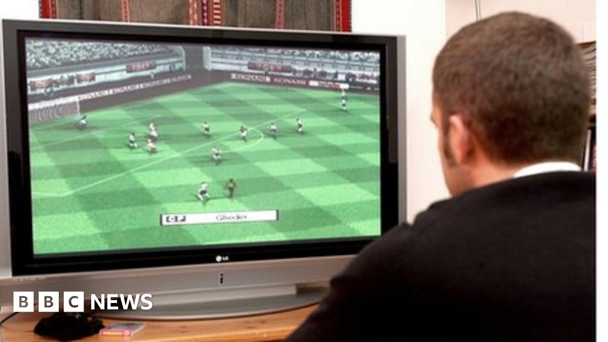 Gaming industry lose 'billions' to chipped consoles - BBC News