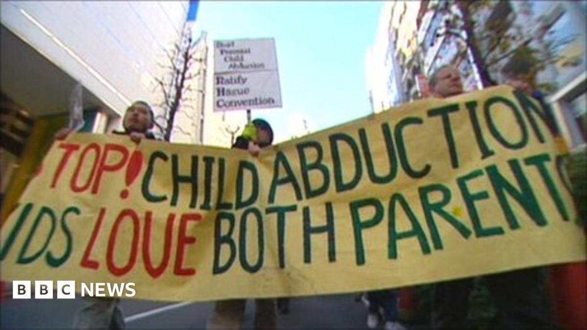 Japan signs up to global child custody pact - BBC News