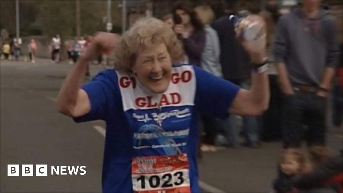 'Go Go Glad': Gladys Tingle runs 10k race on 84th birthday - BBC News