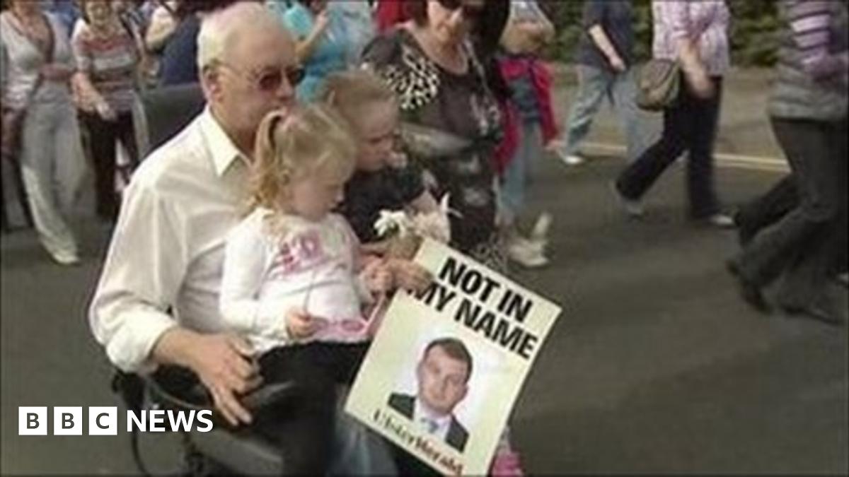Ronan Kerr murder: Omagh rally a 'message for peace' - BBC News