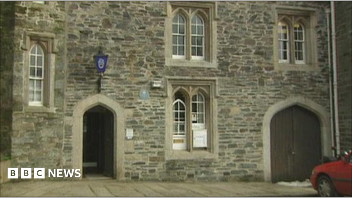 Tavistock police station closing to public - BBC News