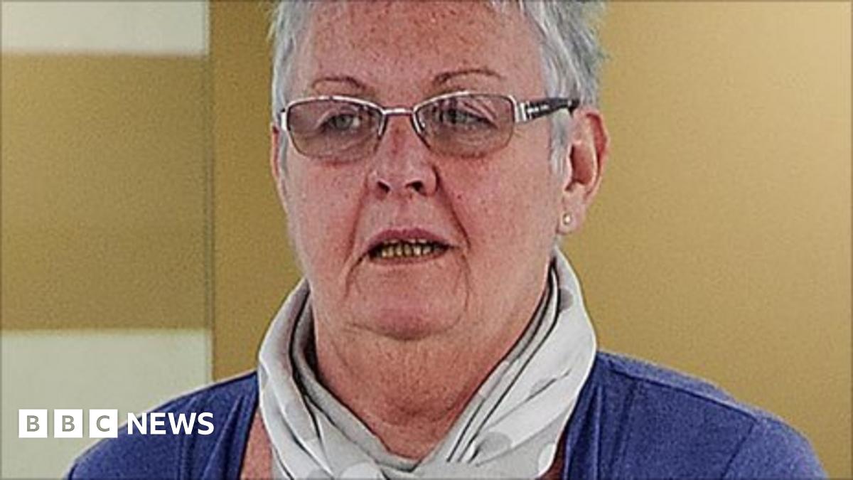 Flintshire teacher Susan England's £8,000 fraud - BBC News