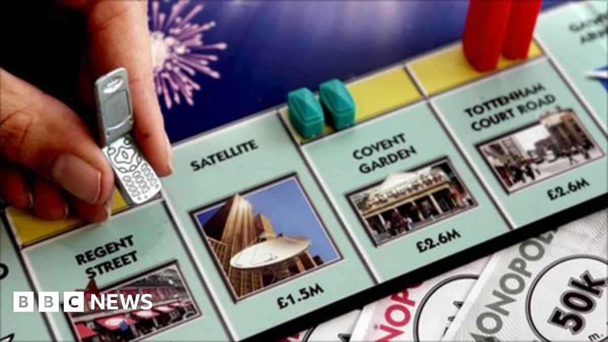 Monopoly chooses royal couple's island for new edition - BBC News