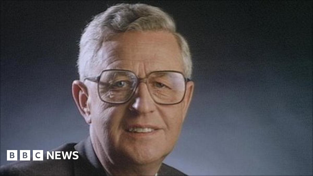 Obituary: John Cole - BBC News