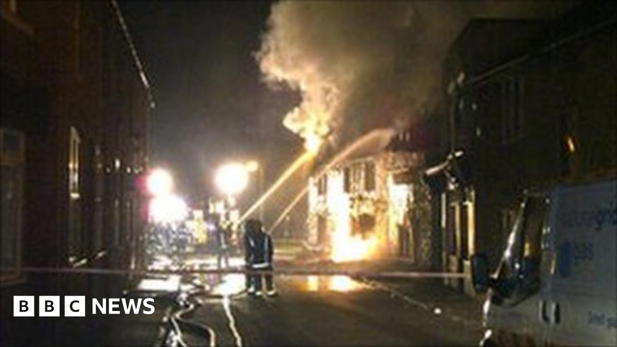 Fire-hit Wollaston pub set to be converted into house - BBC News