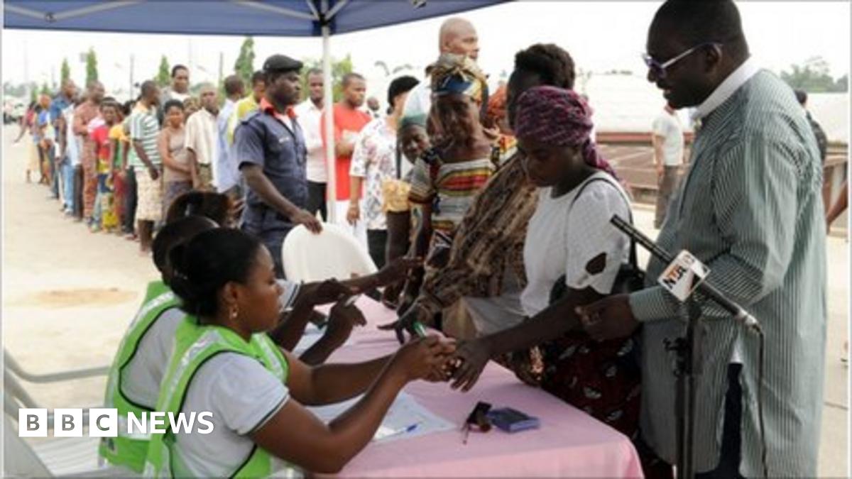 Nigerians vote in presidential election - BBC News