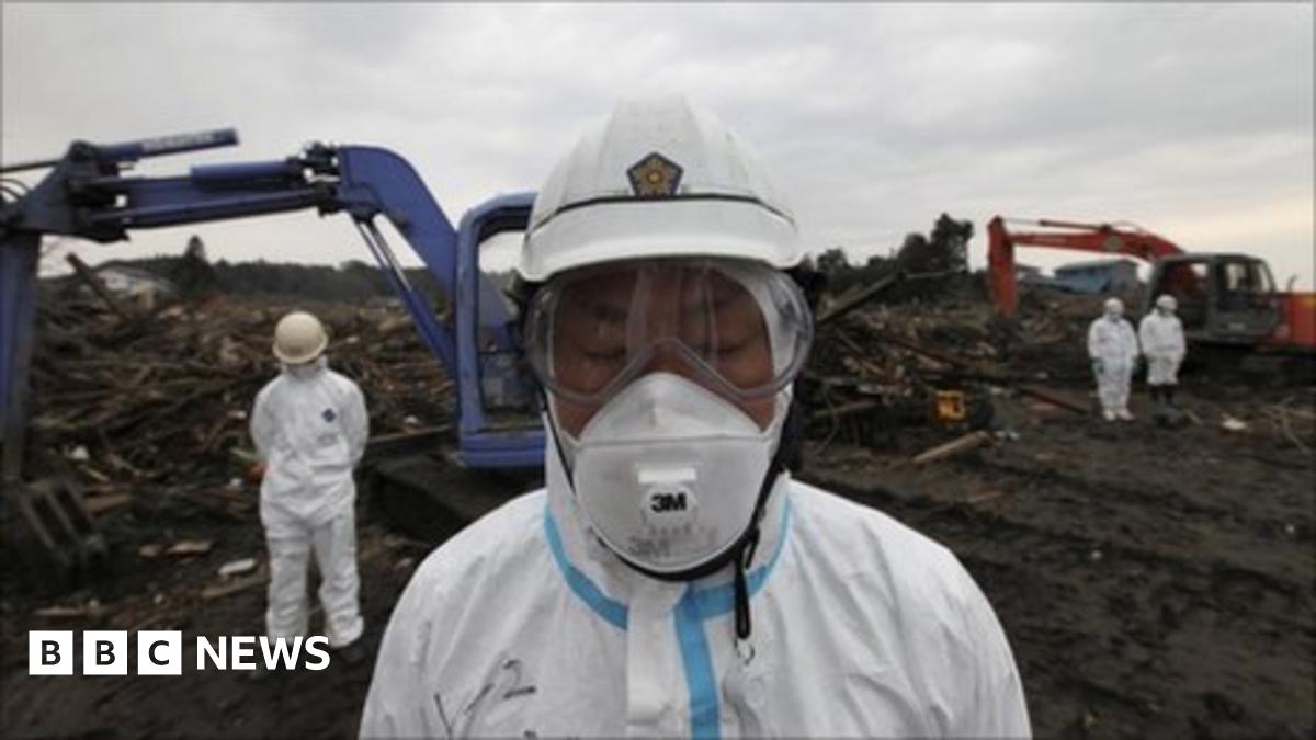 Japan nuclear crisis 'over in nine months' - BBC News