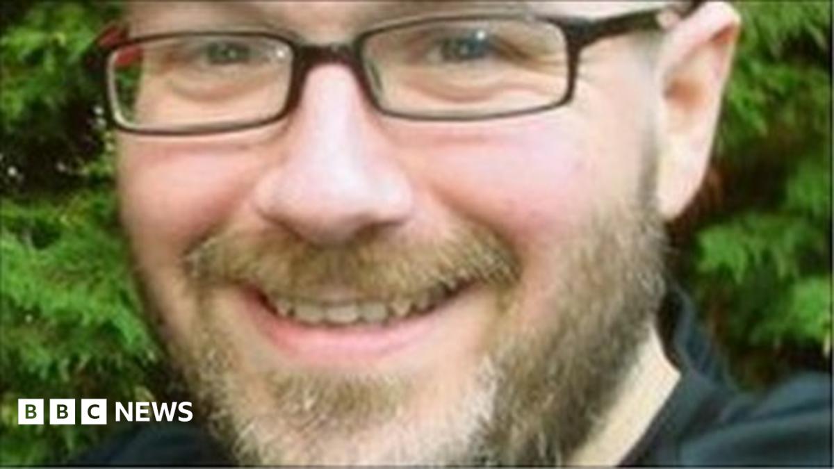 Missing Irishman Paul Nolan Mirailles' body in canal - BBC News