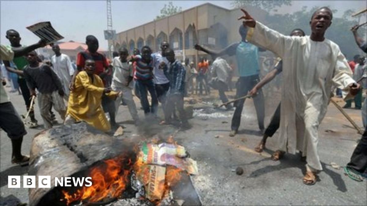 Nigeria election: Riots over Goodluck Jonathan win - BBC News
