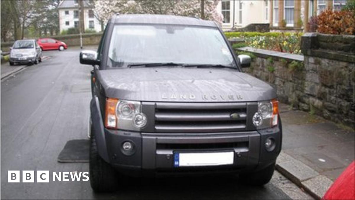 Cloned car warning after frauds in Devon - BBC News