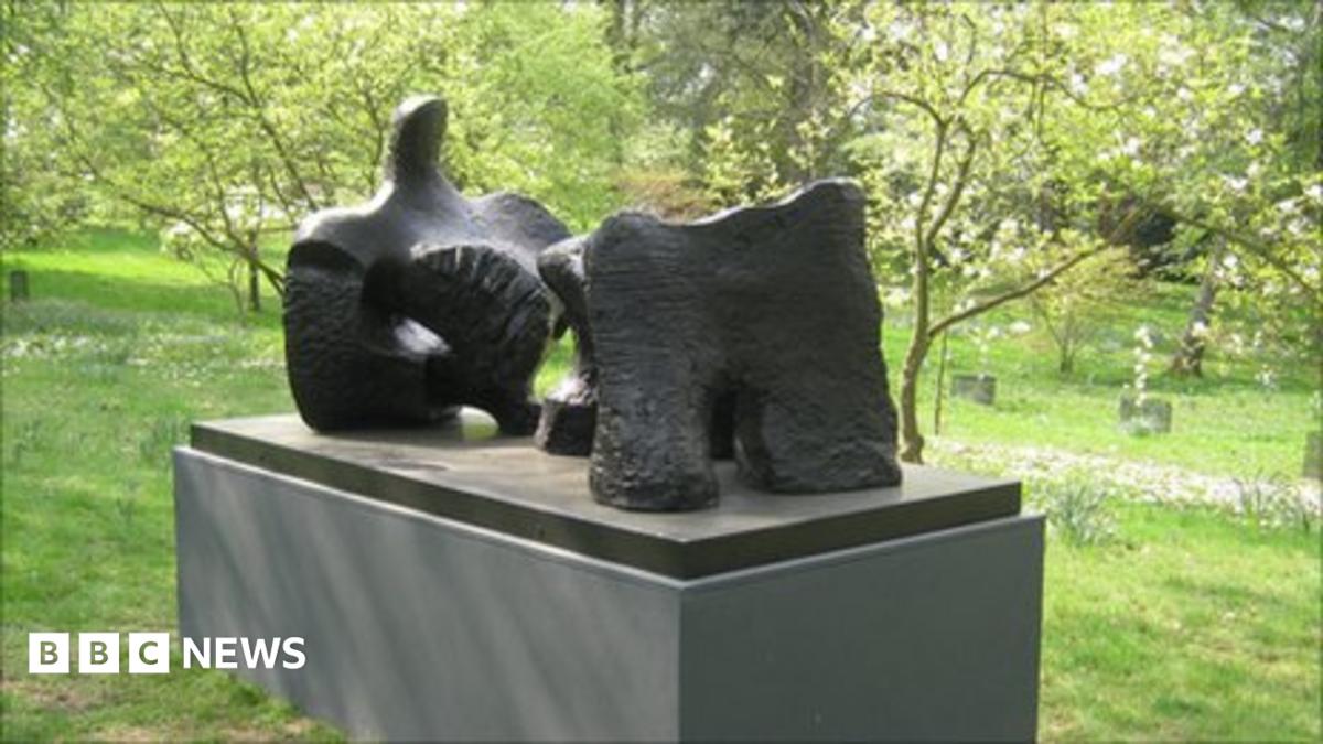 Henry Moore exhibition to open at Hatfield House - BBC News
