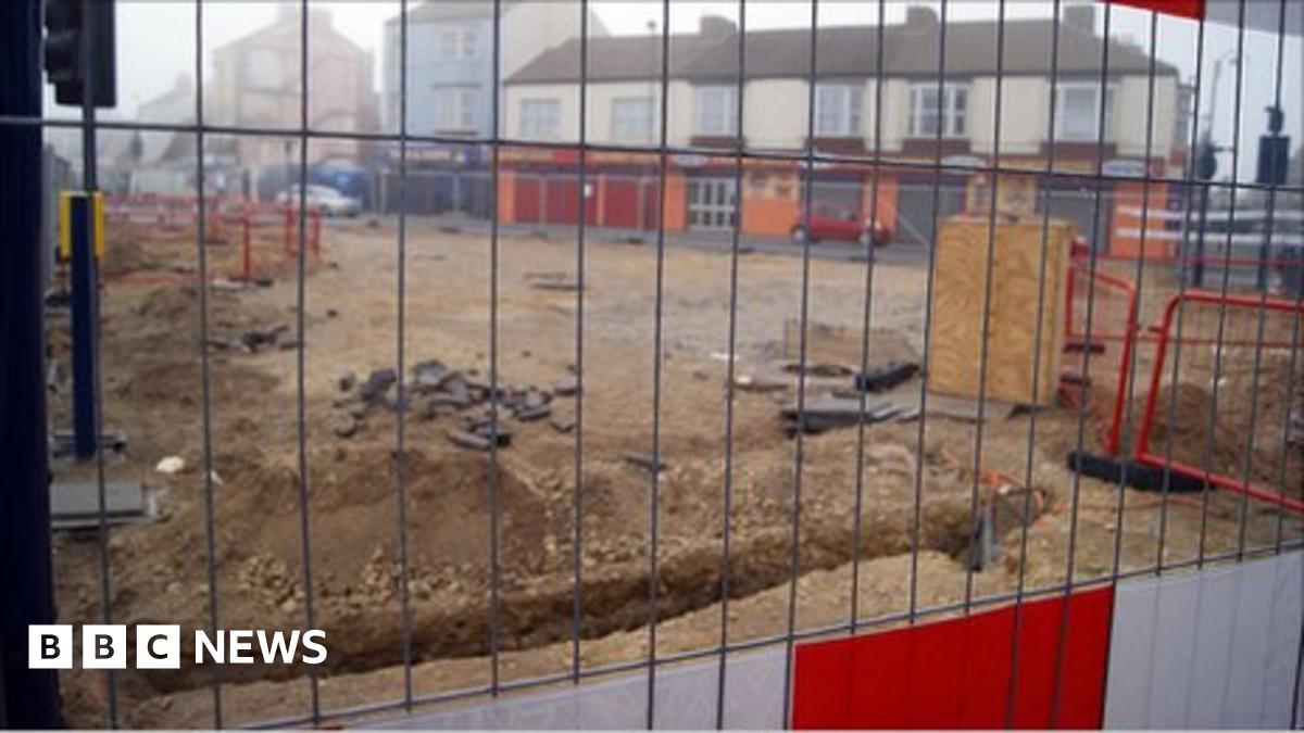 Redcar's sea flood defence work completed - BBC News