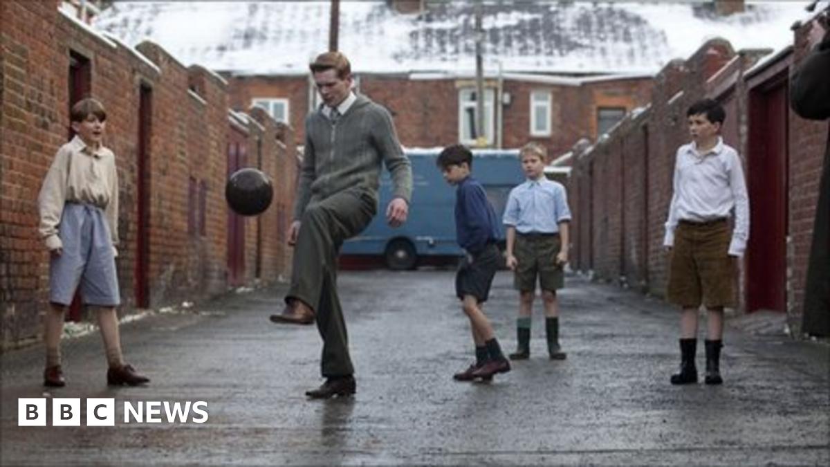 Derby actor Jack O'Connell nets Bobby Charlton role - BBC News
